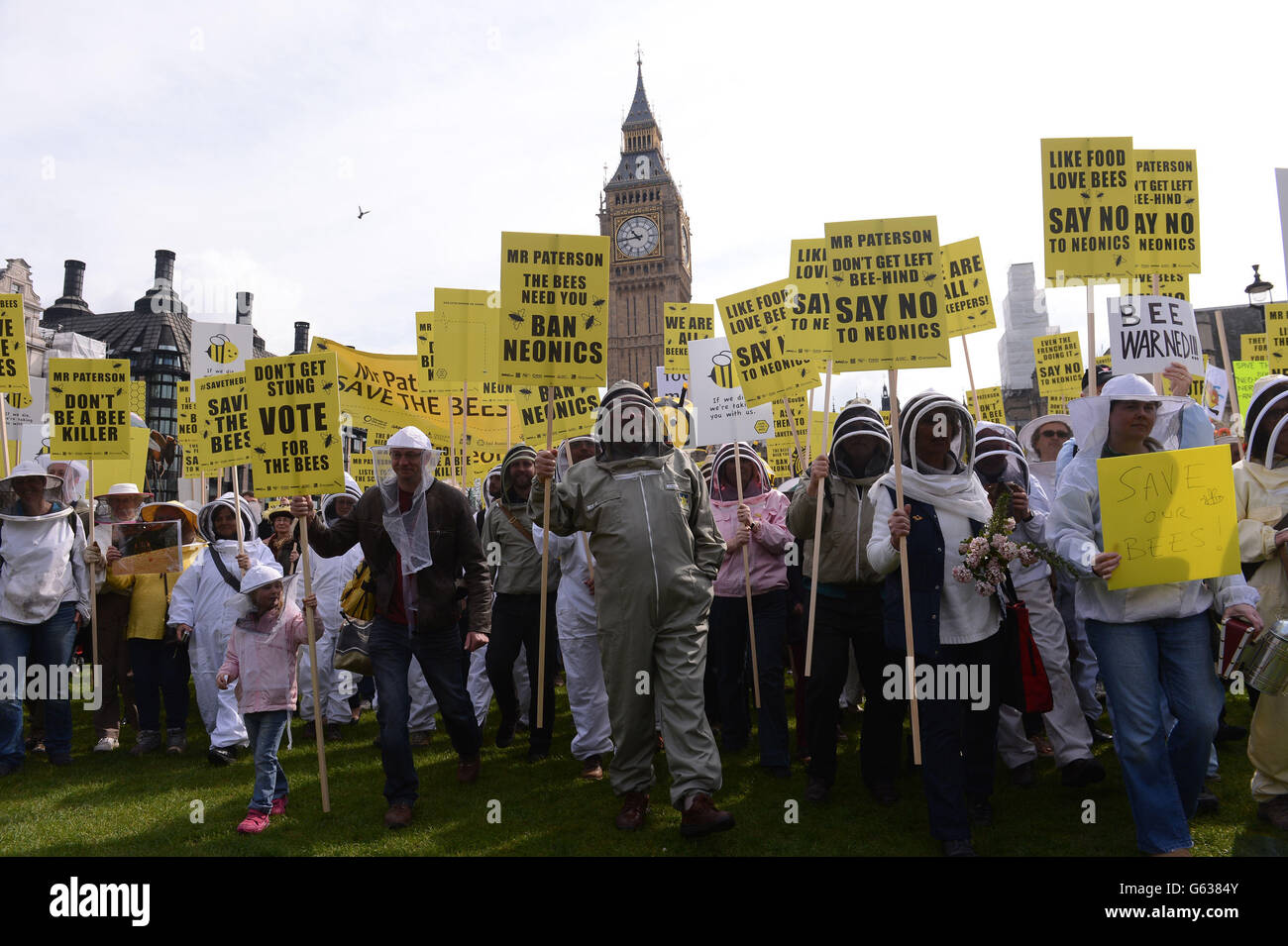 News protest bees hi-res stock photography and images - Alamy