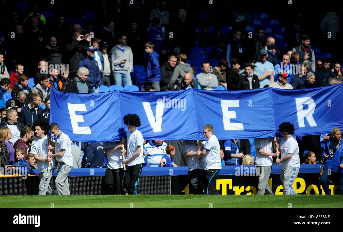 Everton flag bearers before game hi-res stock photography and images ...
