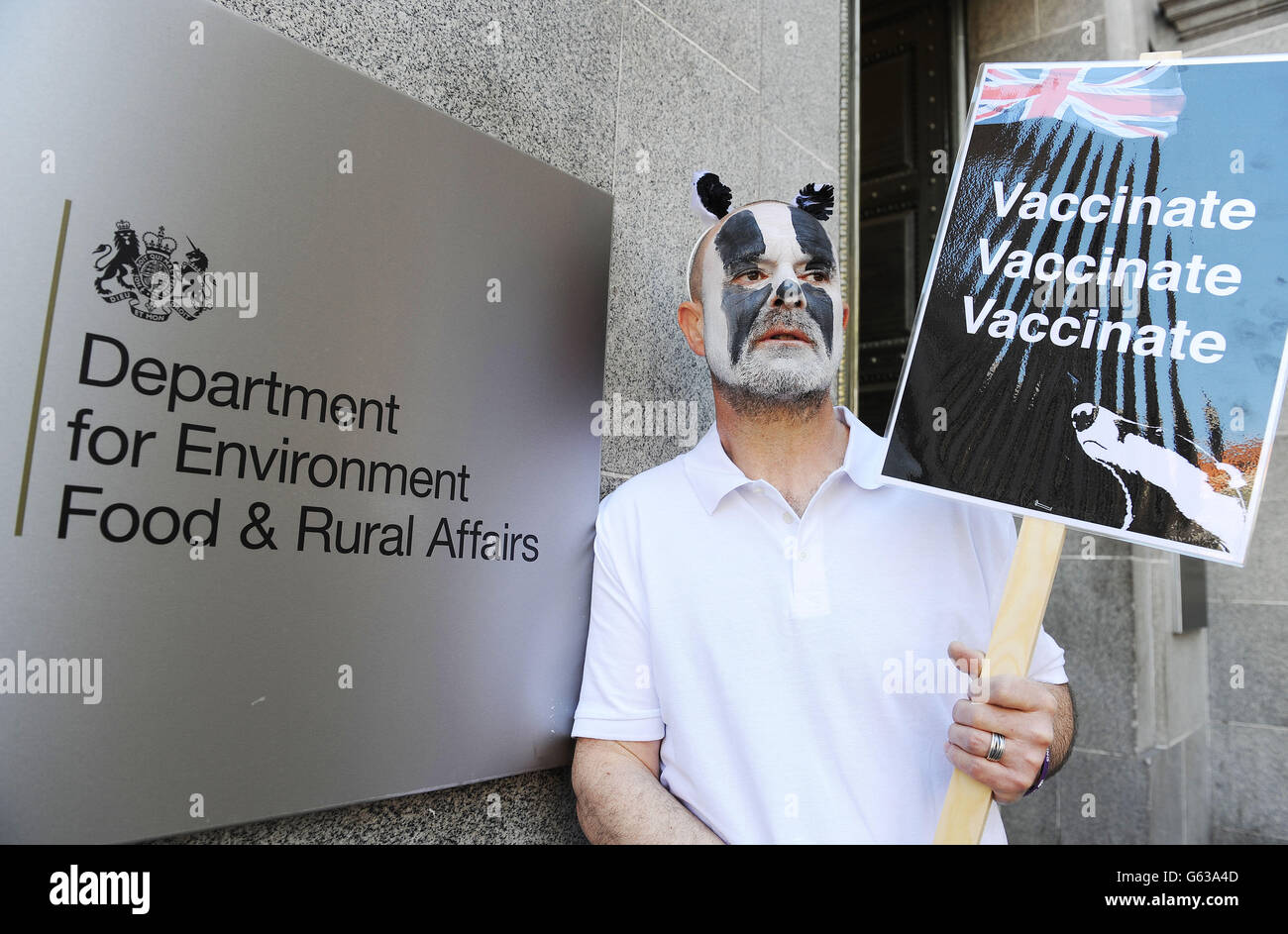 Animal aid hi-res stock photography and images - Alamy