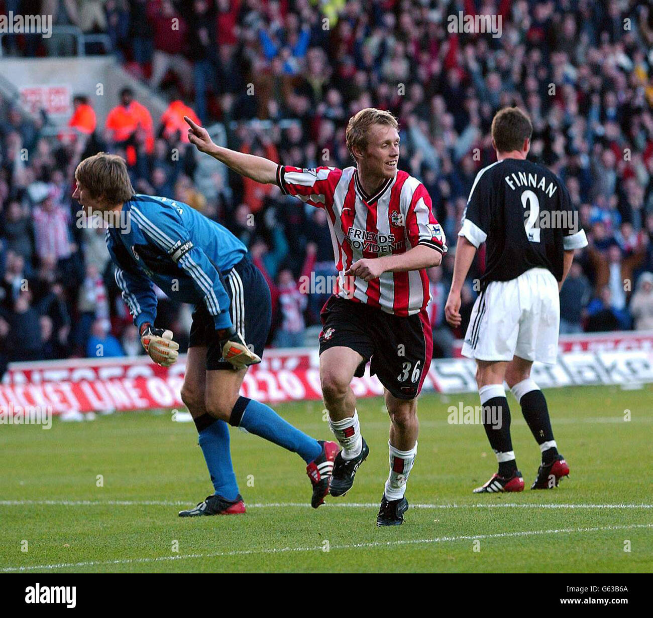 Robin jones sport football celebrating brett ormerod hi-res stock ...