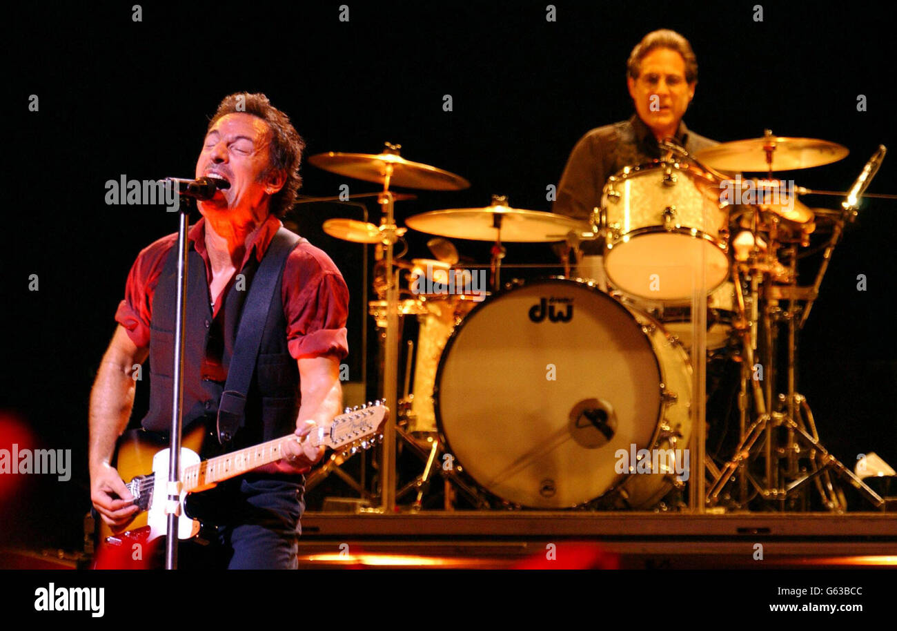 Bruce springsteen wembley hi-res stock photography and images - Alamy