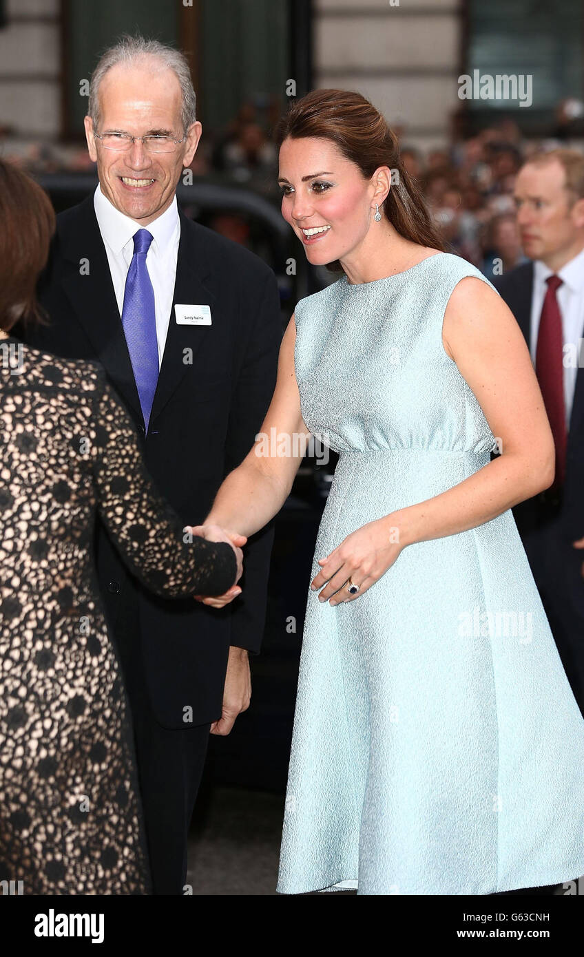The duchess cambridge arriving visit national portrait gallery hi-res ...