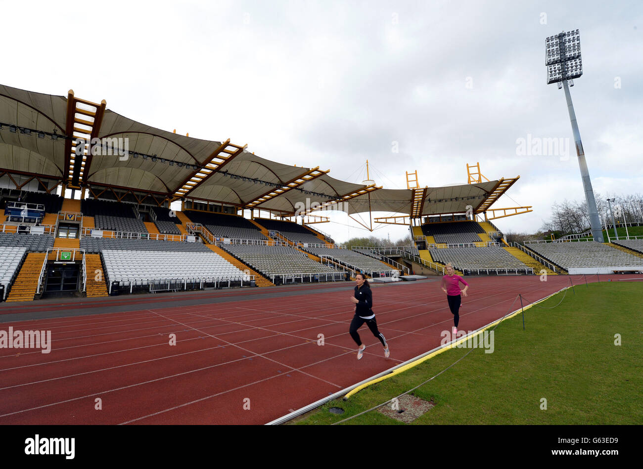 Olympic heptathlon champion jessica ennis trains in don valley stadium ...