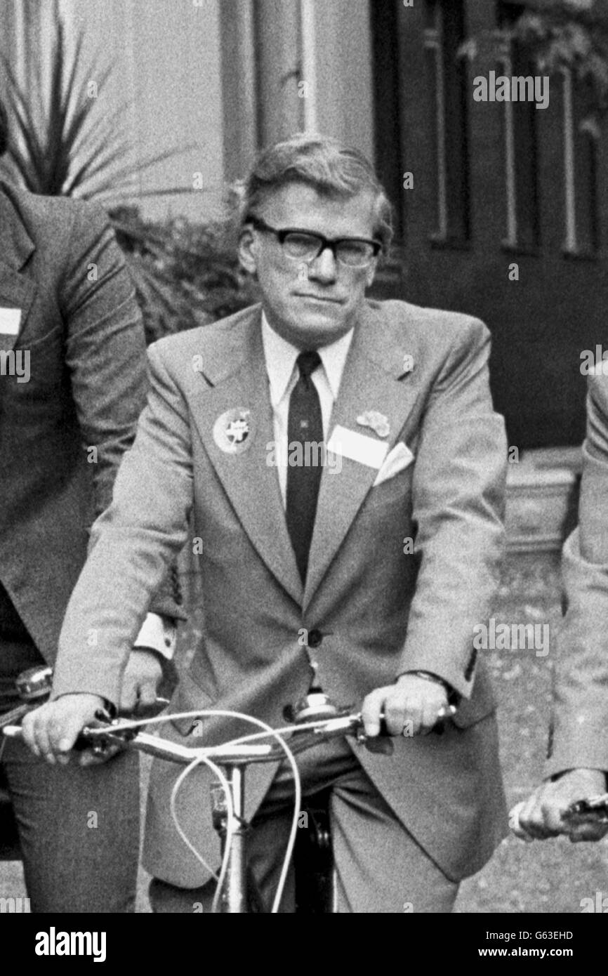 Roger sims hi-res stock photography and images - Alamy