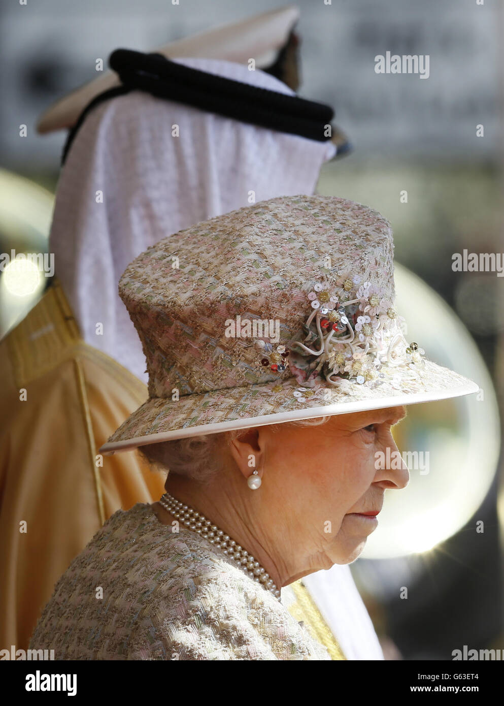 Queen Elizabeth II stands with the President of the United Arab ...