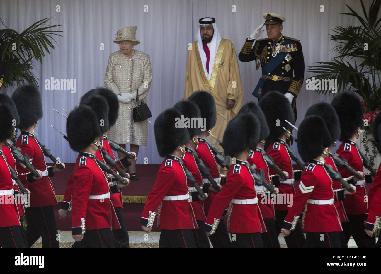 Queen elizabeth ii the president of the united arab emirates hi-res ...