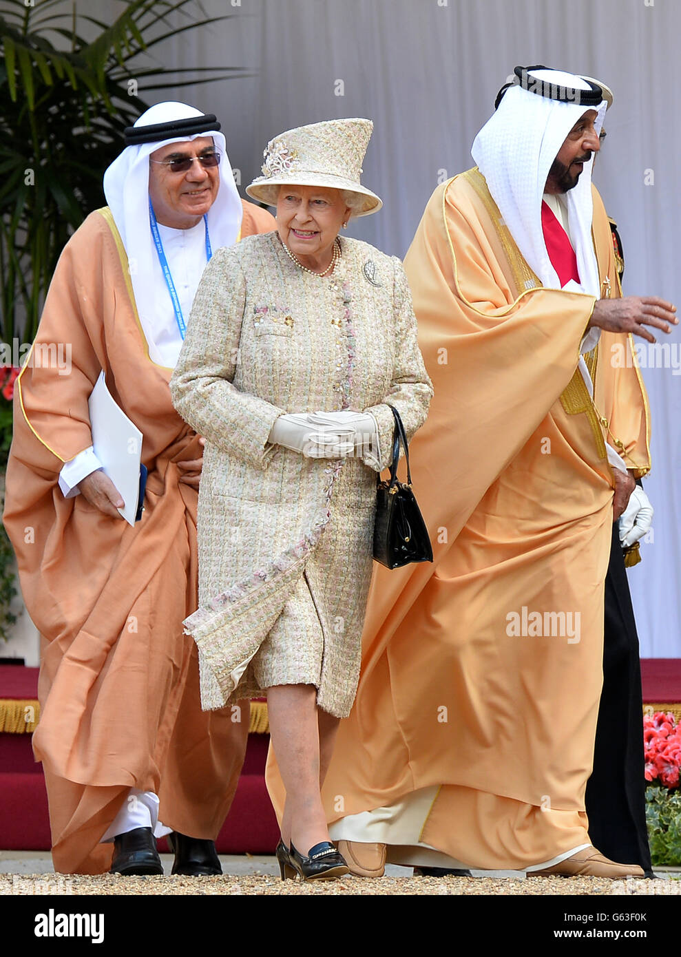 Queen Elizabeth II and The President of the United Arab Emirates Sheikh ...
