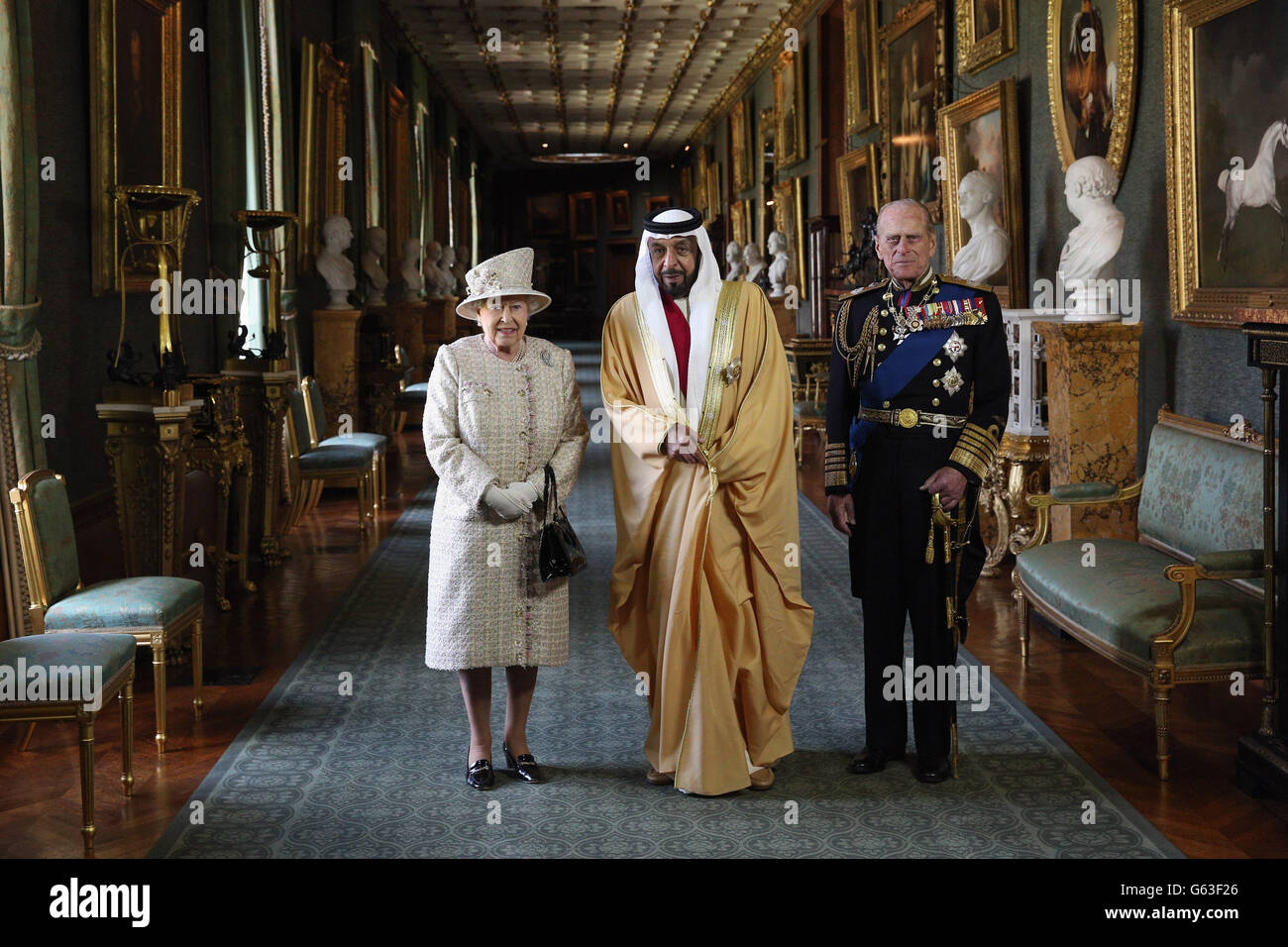 Queen elizabeth ii duke edinburgh greet president united arab emirates ...