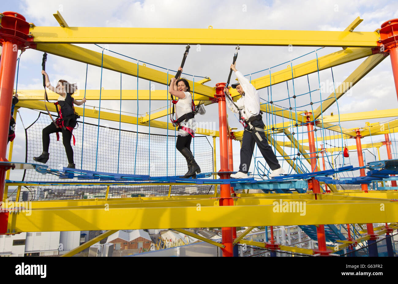 New ropes course hi-res stock photography and images - Alamy