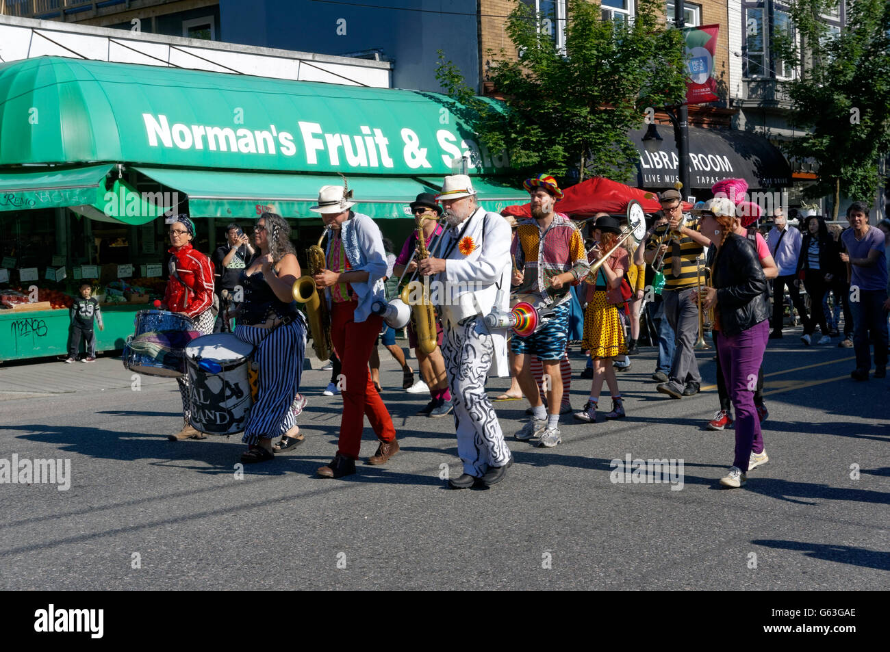 Car free day hi-res stock photography and images - Alamy