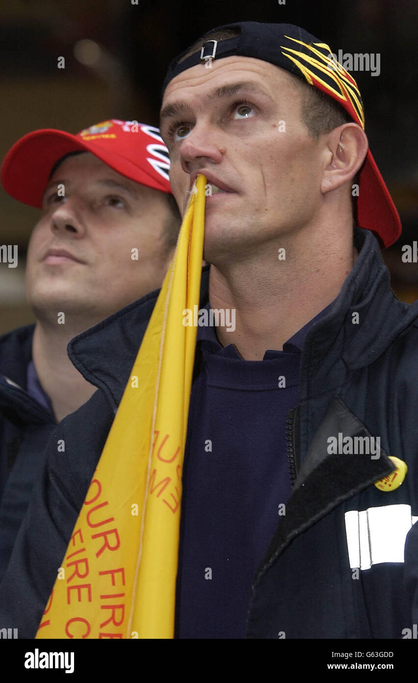 Firefighters Stuart Ruckledge (right) from Stockhill fire station in ...