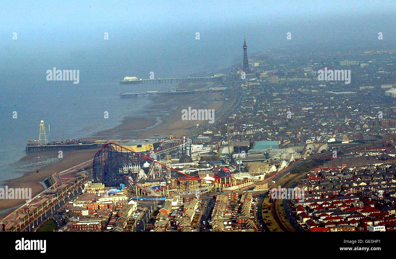 Blackpool pleasure beach aerial view hi-res stock photography and ...
