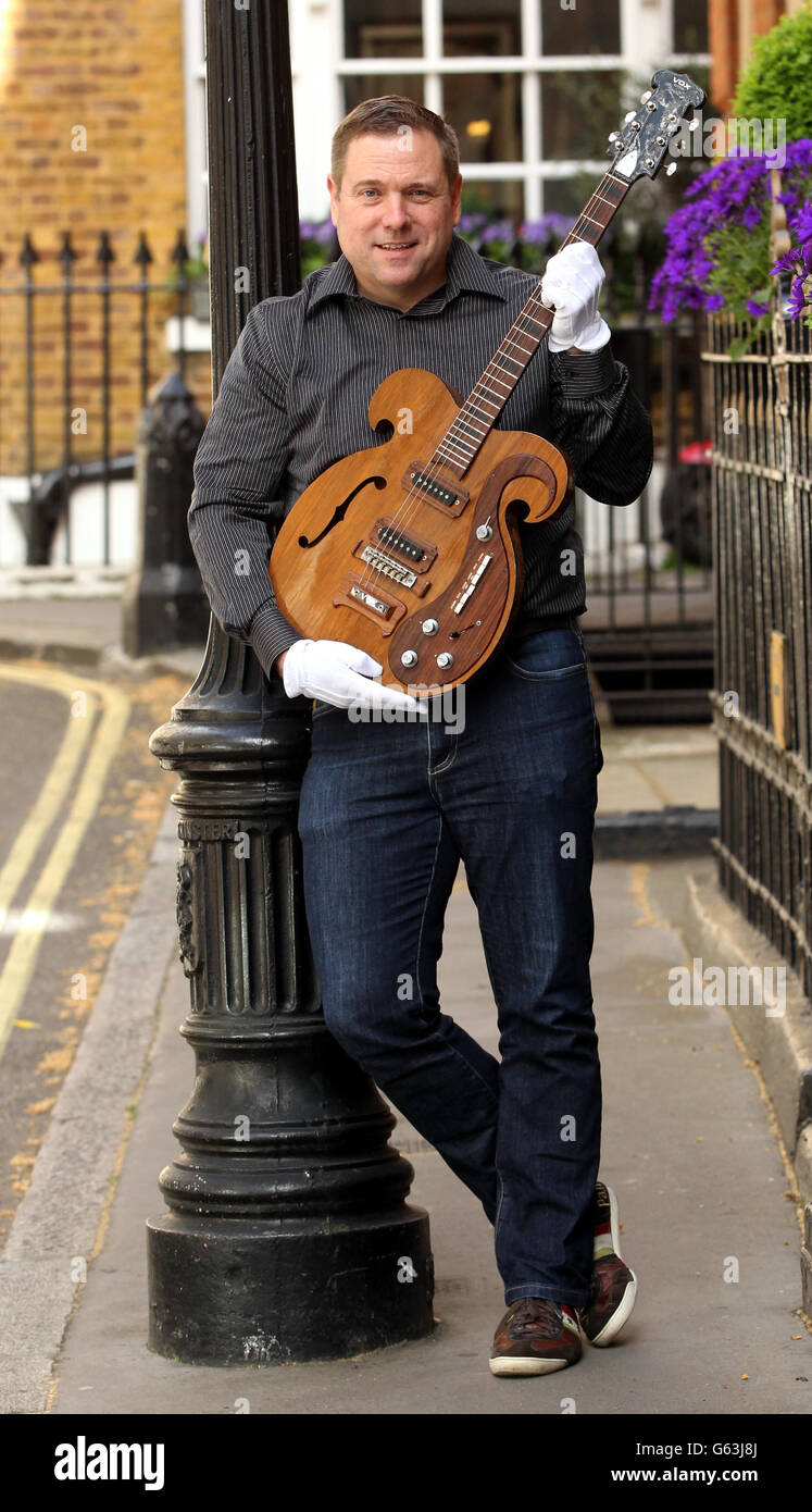 George harrison 1967 guitar hi-res stock photography and images - Alamy