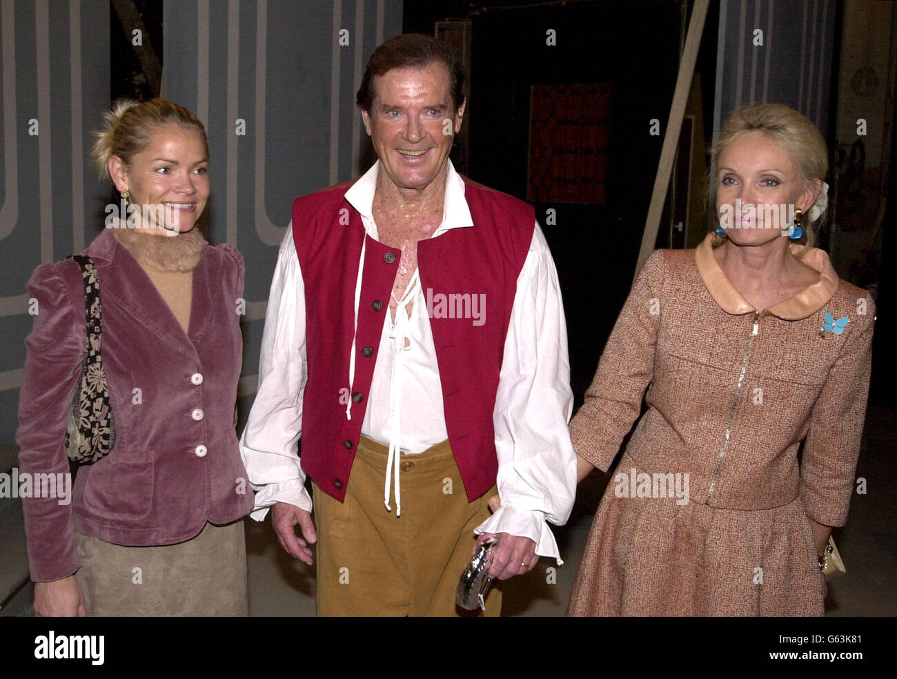 Roger Moore & Family The Play What I Wrote Stock Photo - Alamy