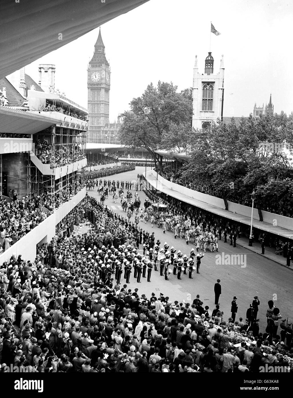 Queen elizabeth ii arrives coronation hi-res stock photography and ...