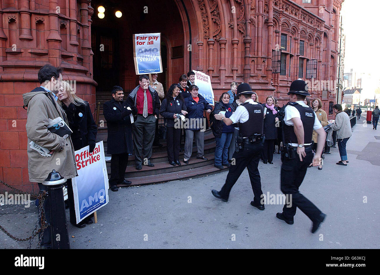 Strikes by Court workers Stock Photo - Alamy