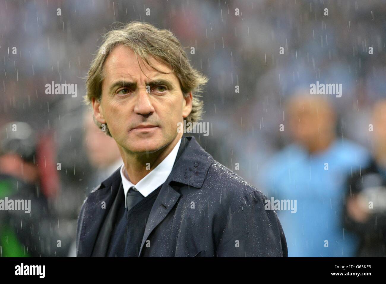 Manchester city manager roberto mancini stands hi-res stock photography ...