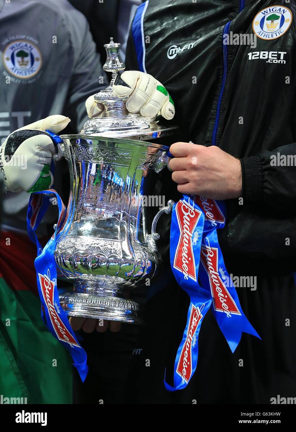 Fa cup trophy wembley stadium hi-res stock photography and images - Alamy
