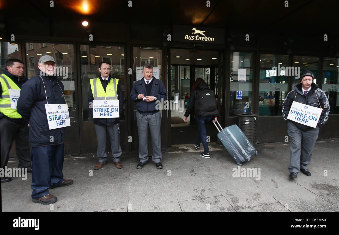 Bus strike dublin hi-res stock photography and images - Alamy