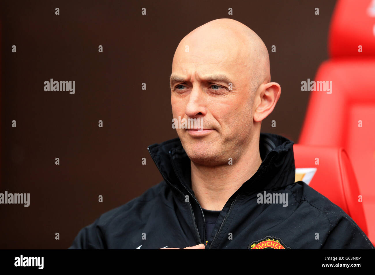 Manchester united head physiotherapist rob swire hi-res stock ...