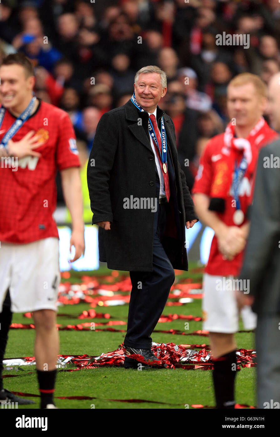 Sir alex ferguson old trafford pitch hi-res stock photography and ...