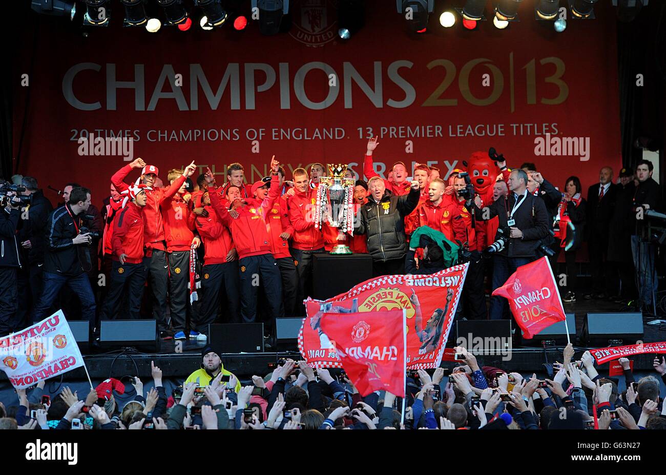 Manchester united ferguson celebrate hi-res stock photography and ...
