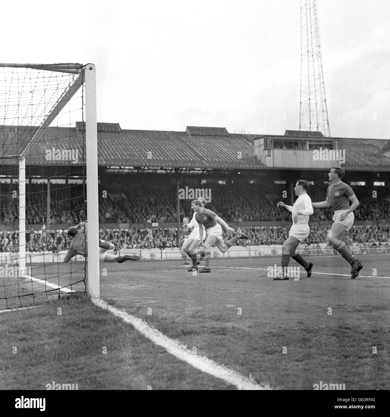 Chelsea edge hi-res stock photography and images - Alamy