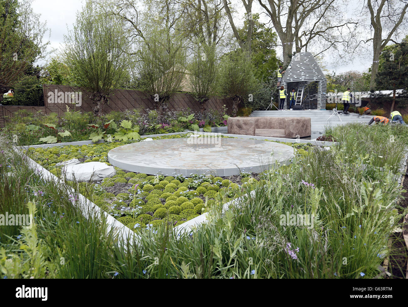 Rhs chelsea flower show preperation hi-res stock photography and images ...