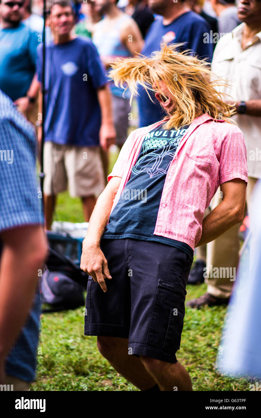 Rocking out in the crowd Stock Photo - Alamy