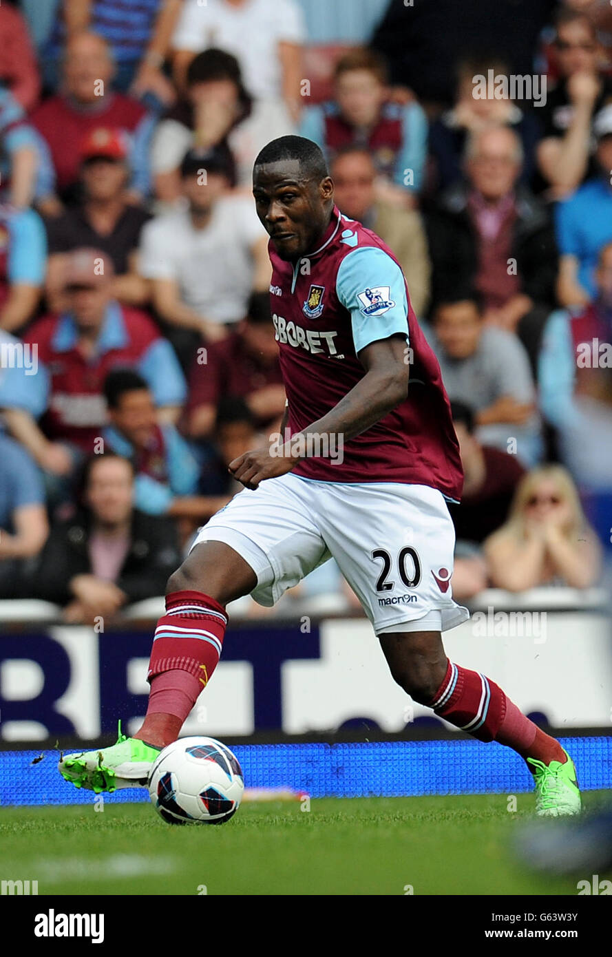 West ham uniteds guy demel hi-res stock photography and images - Alamy