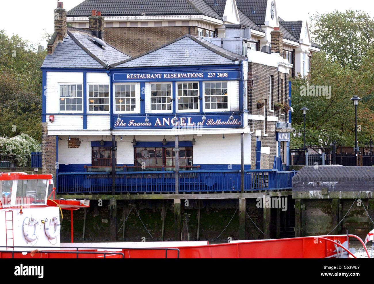 The Angel of Rotherhithe Stock Photo - Alamy