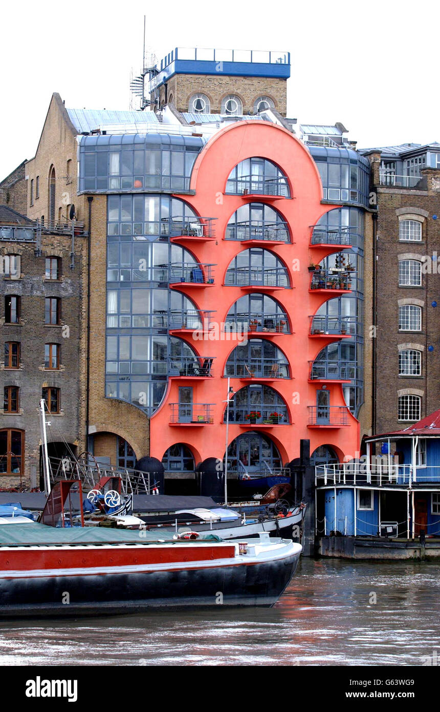 London apartment blocks hi-res stock photography and images - Alamy
