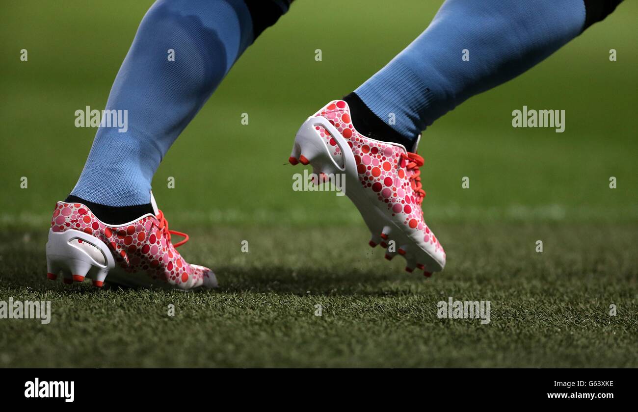 Manchester City's Sergio Aguero's new colourful boots Stock Photo - Alamy