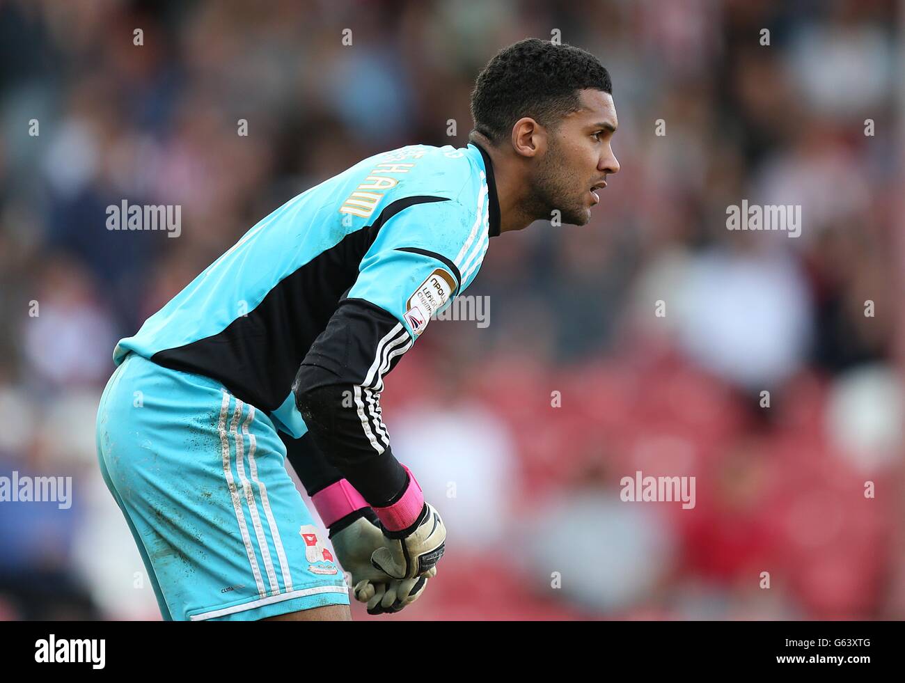 Swindon town goalkeeper wes foderingham hi-res stock photography and ...