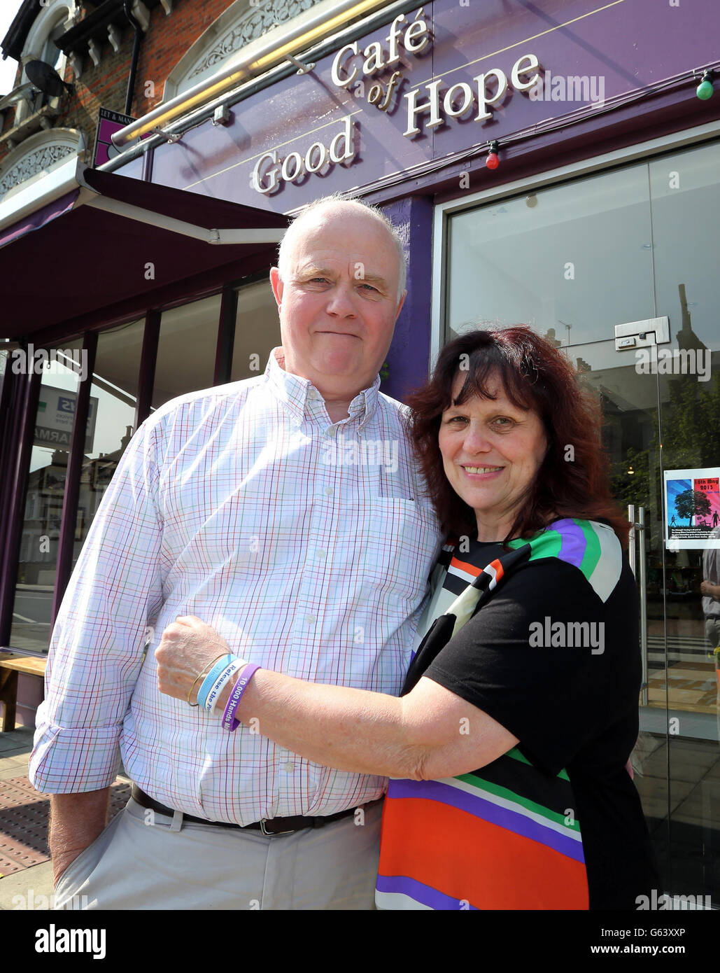 Barry and margaret mizen pose outside their cafe hi-res stock ...