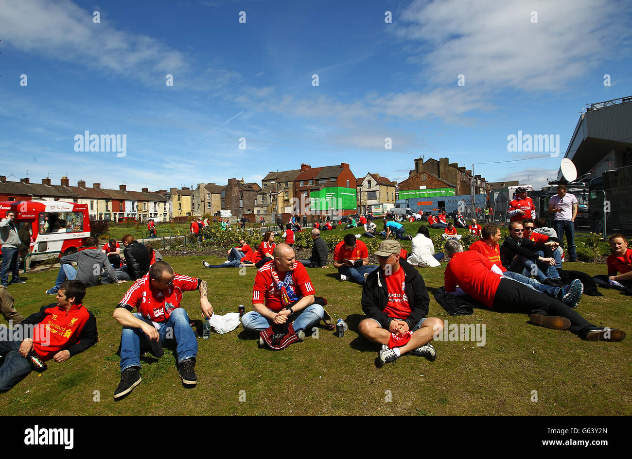 Liverpool fans soak up the sun outside Anfield ahead of the game Stock ...