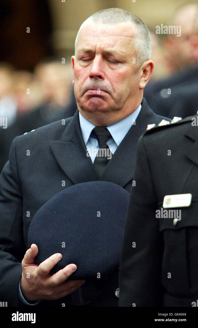Fire brigade mourining emergency services uniform cap ceremonies hi-res ...