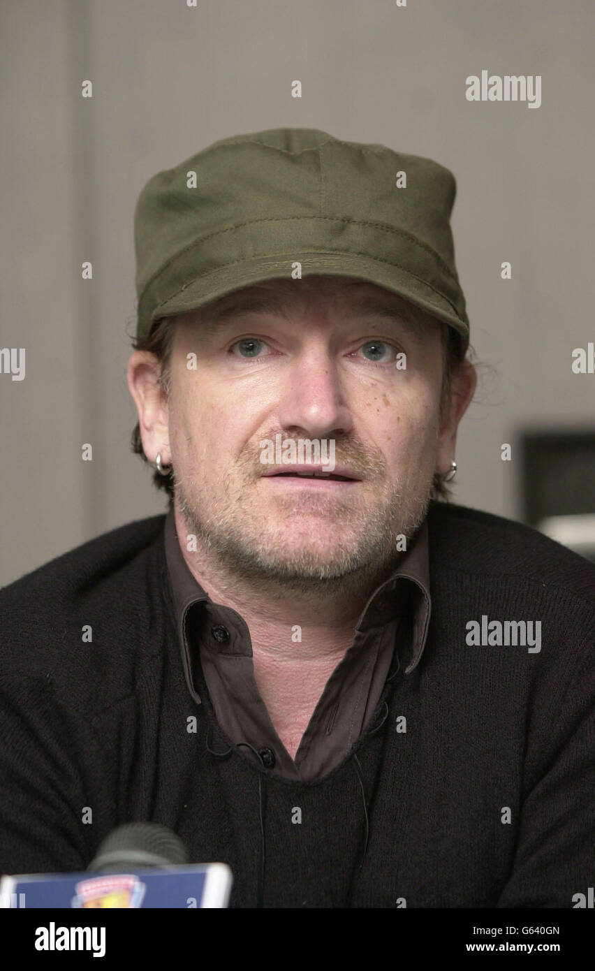 Frontman singer rock band u2 hi-res stock photography and images - Alamy