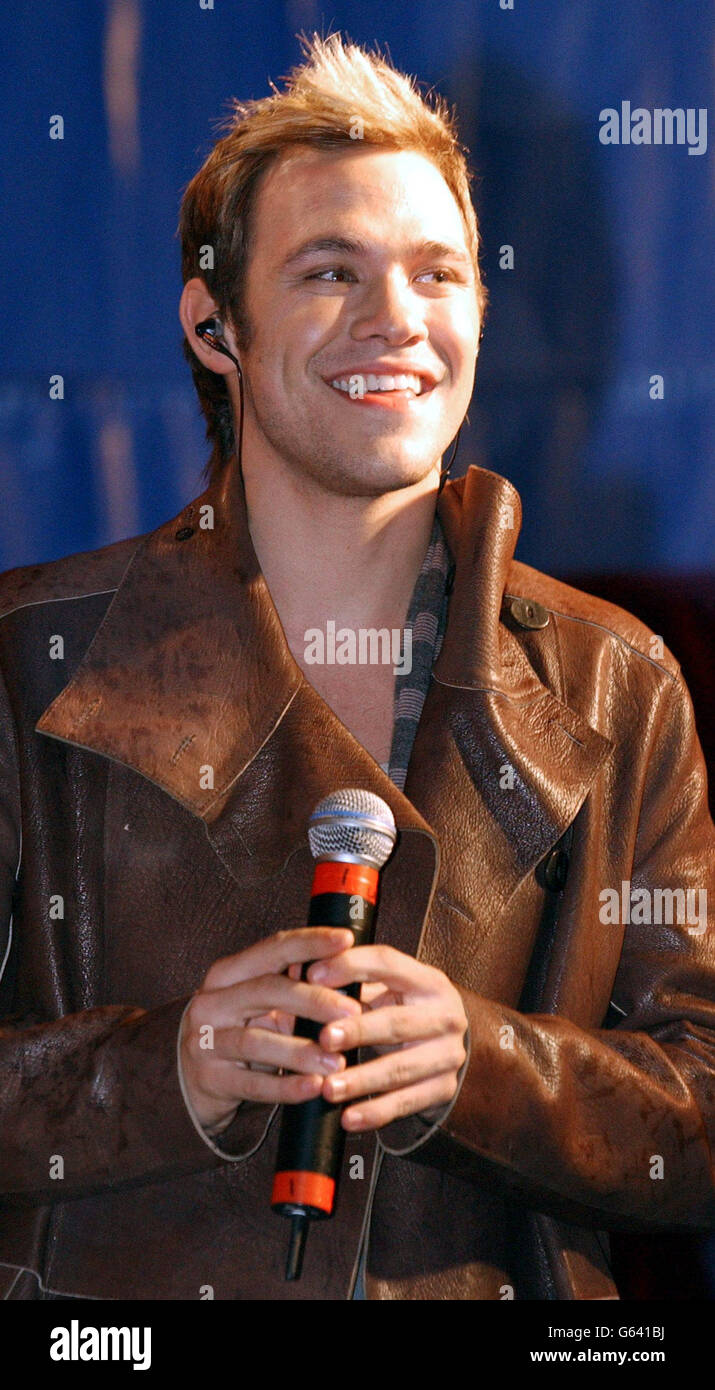 Pop singer live concert hi-res stock photography and images - Alamy