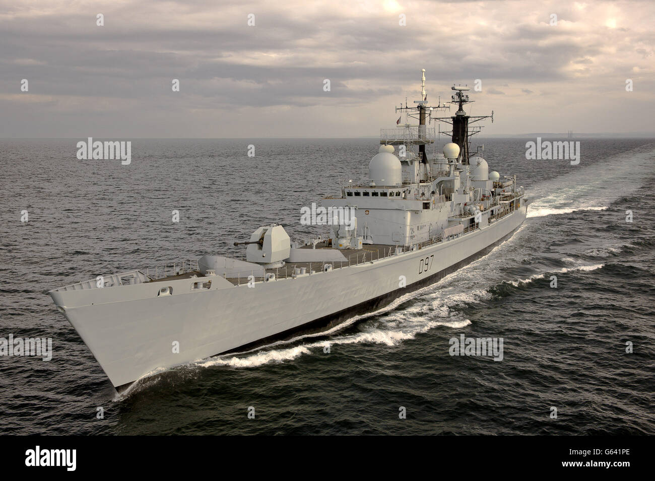 Hms edinburgh sails to edinburgh hi-res stock photography and images ...