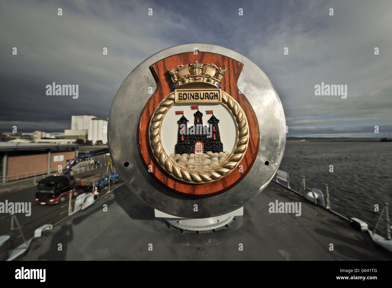 Gun on hms edinburgh hi-res stock photography and images - Alamy