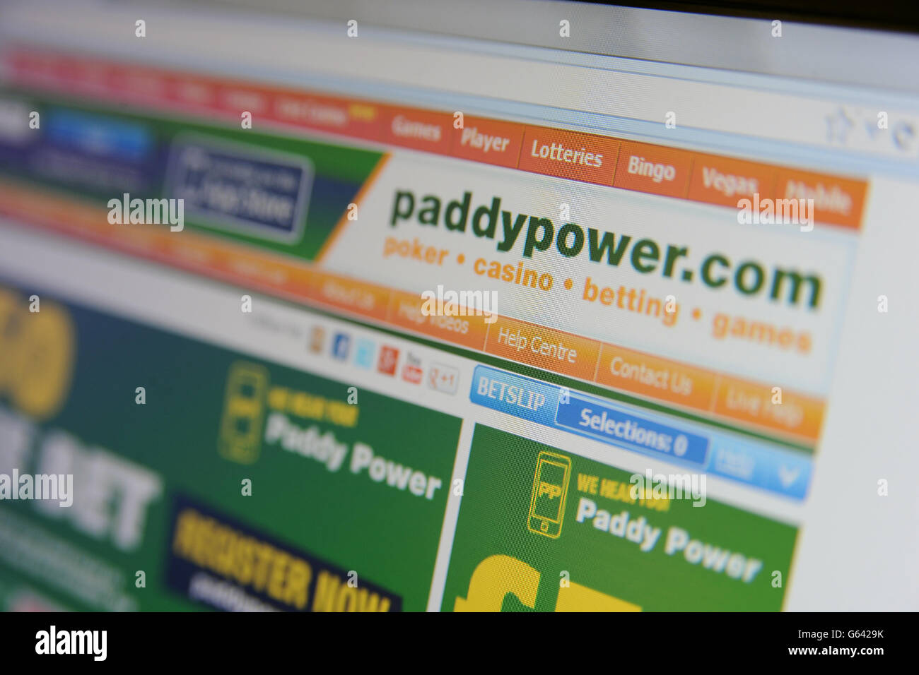 Paddy power advertising hi-res stock photography and images - Alamy