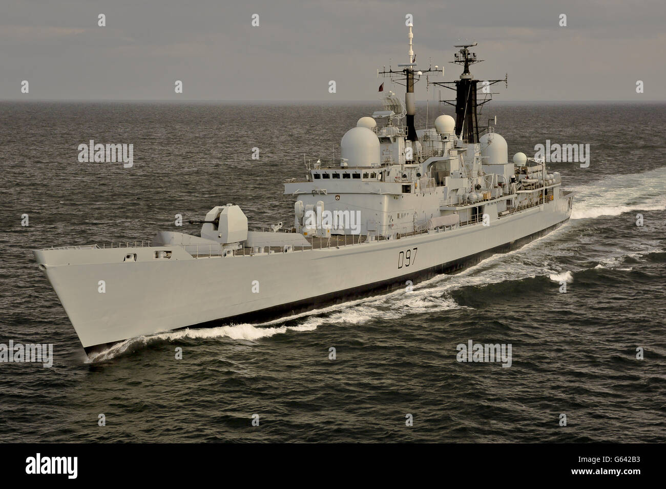 Hms edinburgh sails to edinburgh hi-res stock photography and images ...