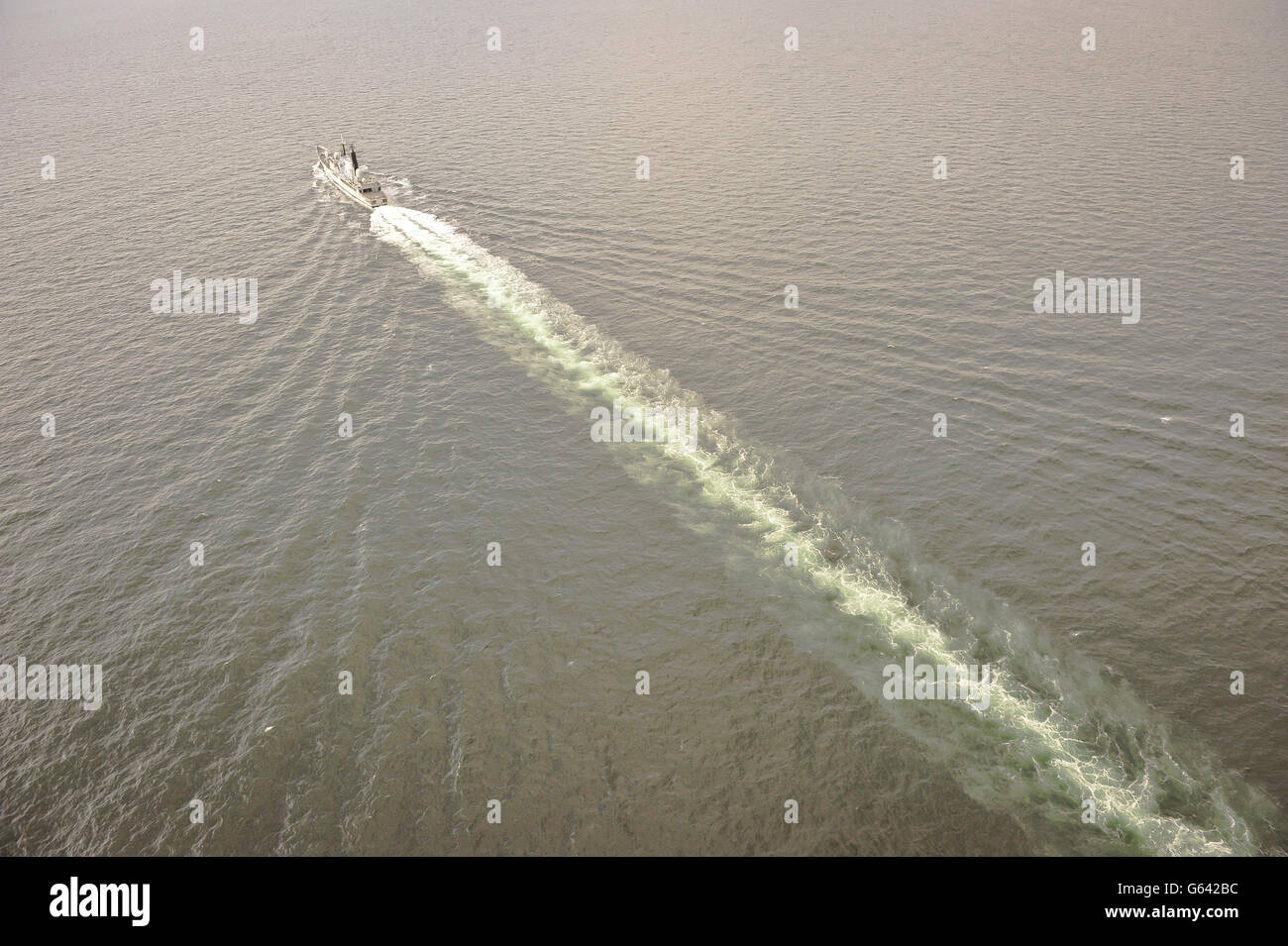 Hms edinburgh sails to edinburgh hi-res stock photography and images ...