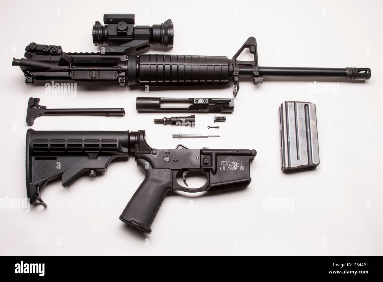 Smith & Wesson AR 15 Field Stripped Stock Photo - Alamy Smith & Wesson AR 15 Field Stripped Stock Photo - Alamy