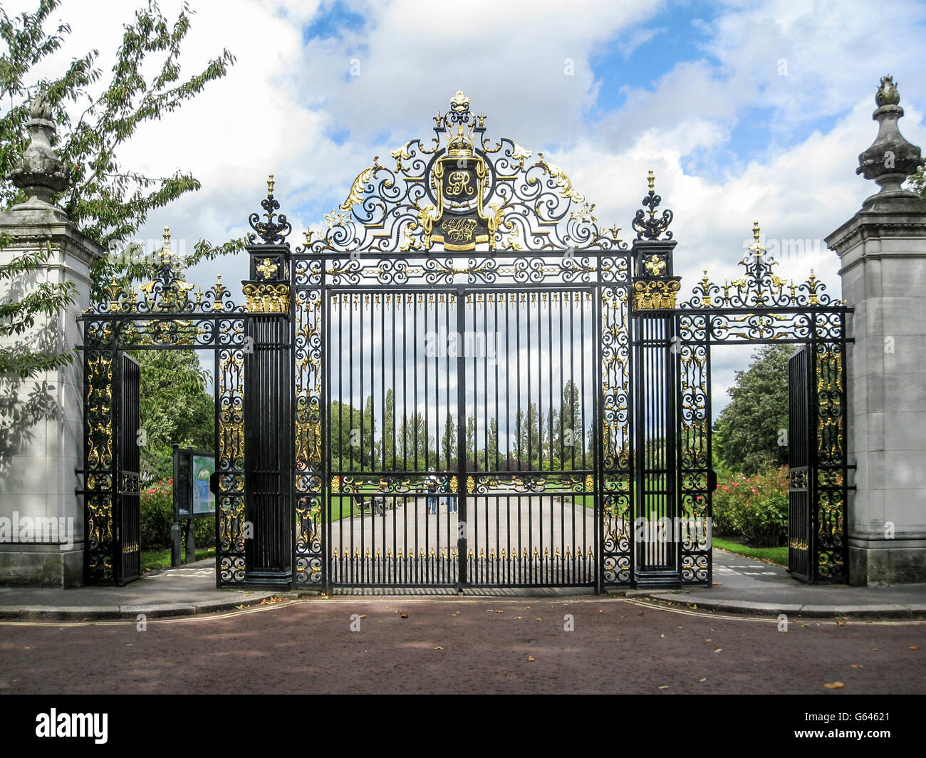 Regents Park Gate London England Stock Photo - Alamy