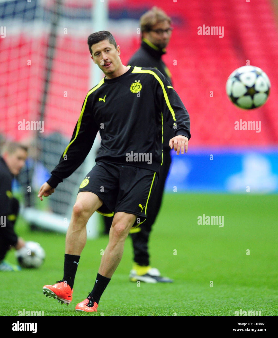 Borussia dortmunds robert lewandowski training session wembley stadium ...