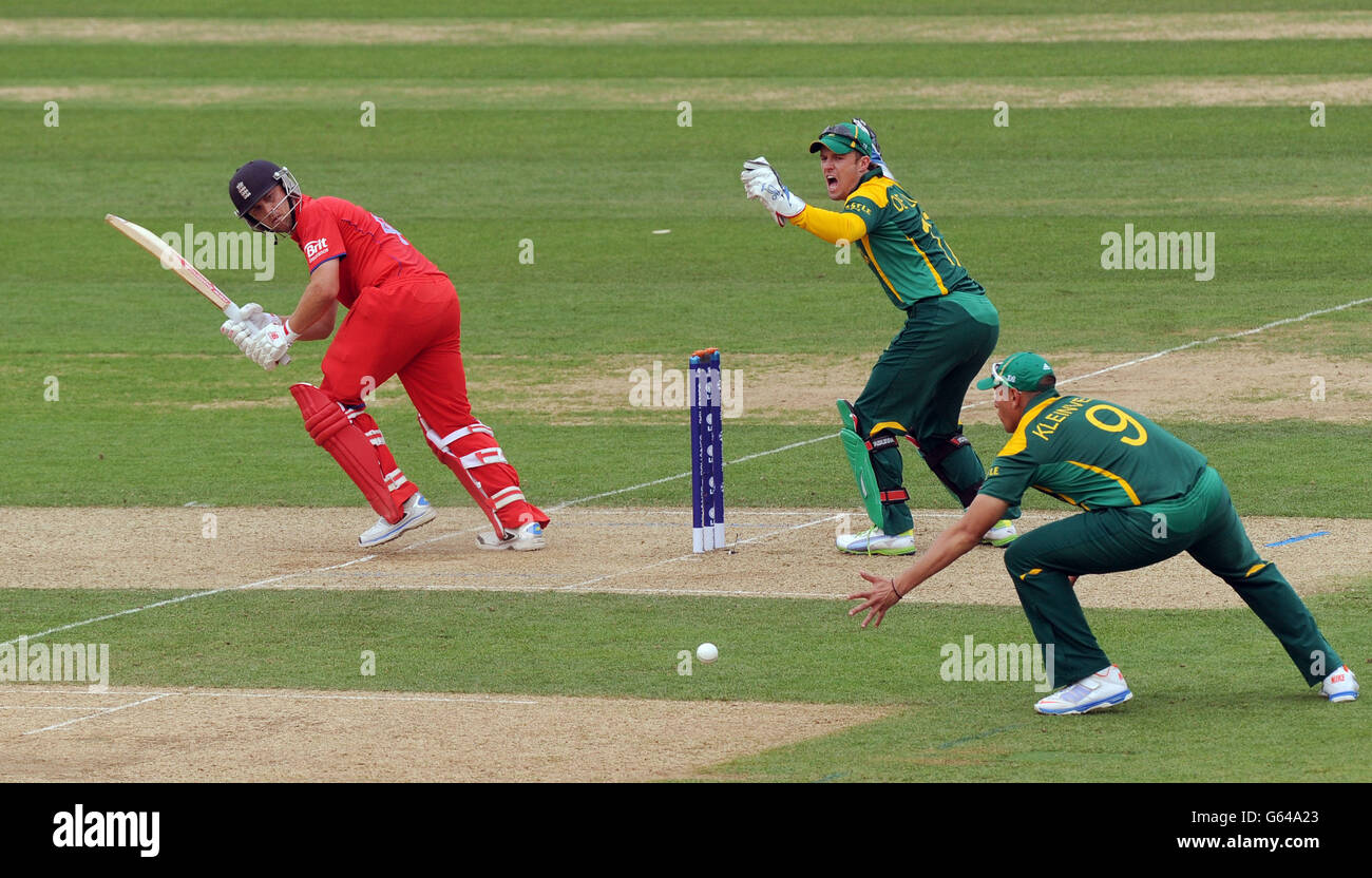 Englands jonathan trott bats hi-res stock photography and images - Alamy