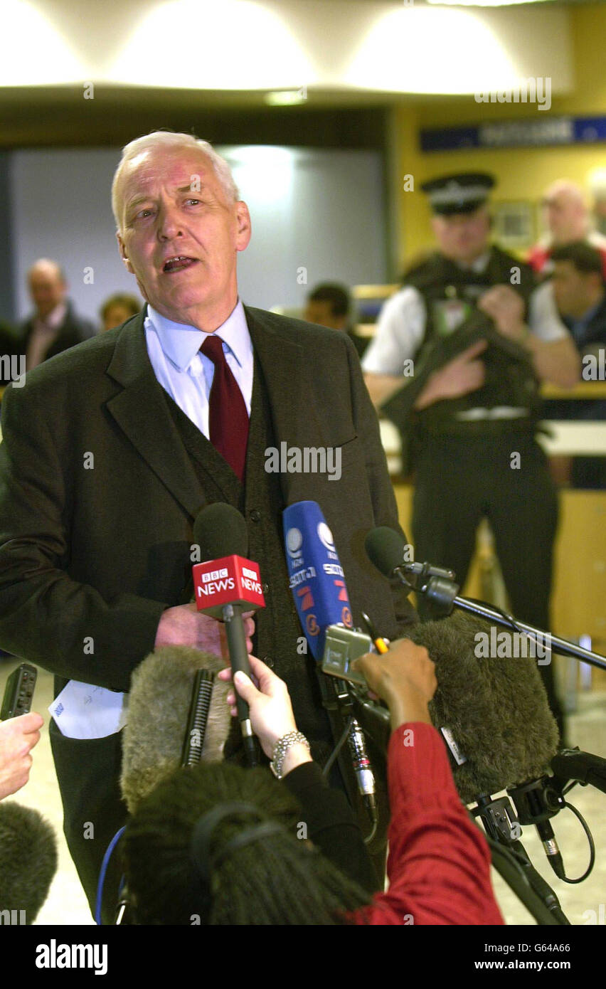Former Labour MP Tony Benn speaks to the press as he arrives at ...