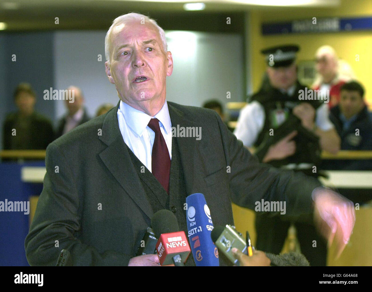 Former labour mp tony benn speaks press arrives heathrow airport hi-res ...